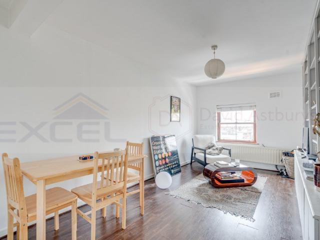 Apartment at Blenheim Crescent, Greater London
