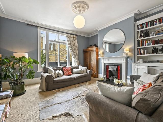 Apartment at Blenheim Crescent, Greater London