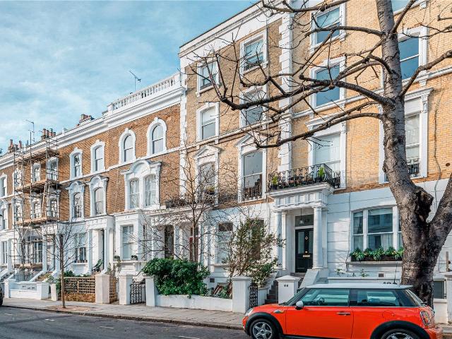 Apartment at Blenheim Crescent, Greater London