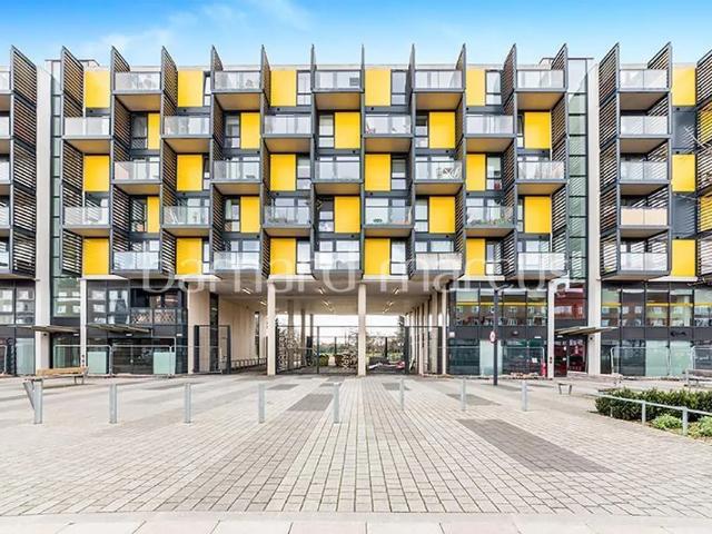 Apartment at Bloemfontein Road, Greater London