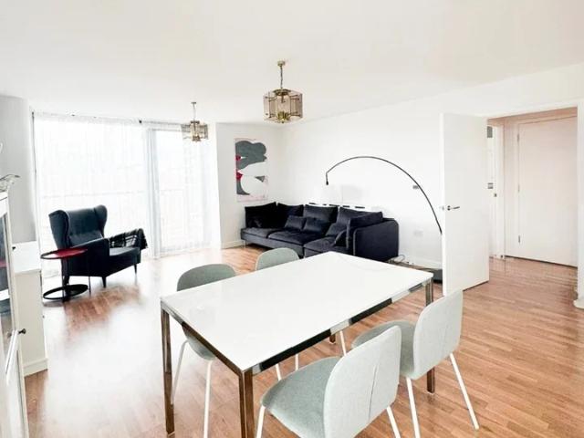 Apartment at Bloemfontein Road, Greater London