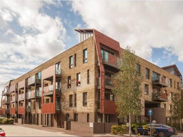 Apartment at Blondin Way, Greater London