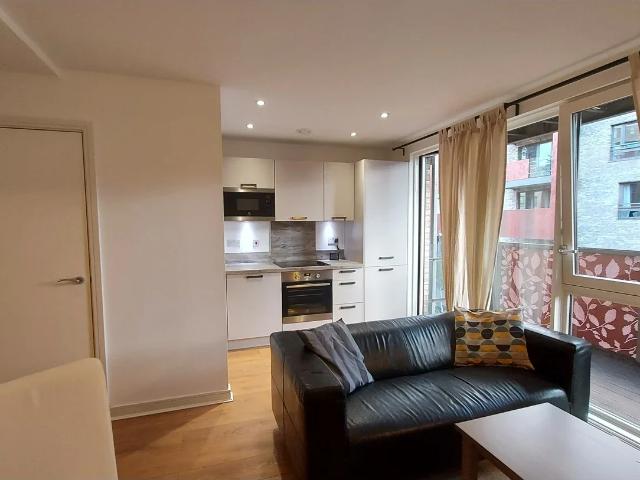 Apartment at Blondin Way, Greater London