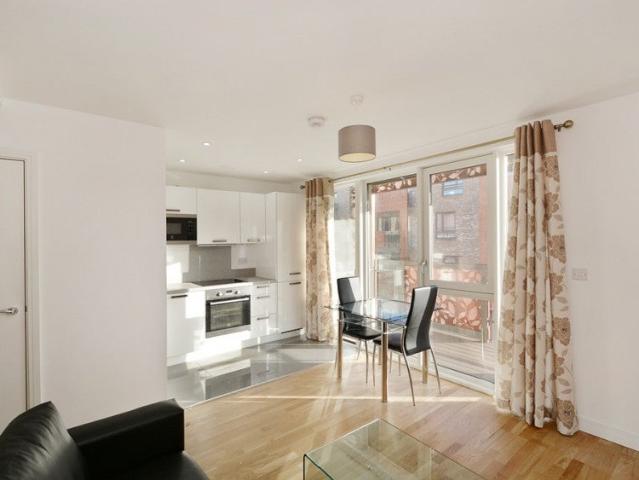 Apartment at Blondin Way, Greater London