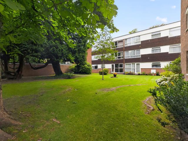 Apartment at Blossomfield Road, Metropolitan Borough of Solihull