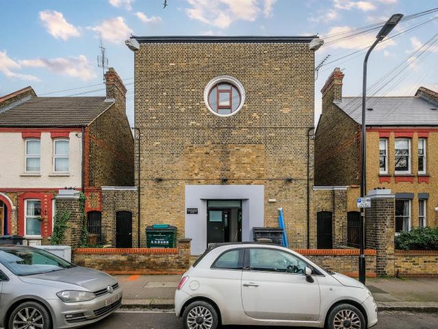 Apartment at Bloxhall Road, Greater London