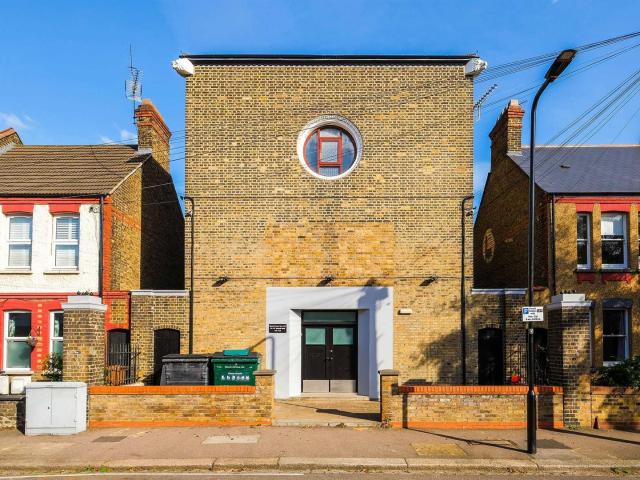 Apartment at Bloxhall Road, Greater London