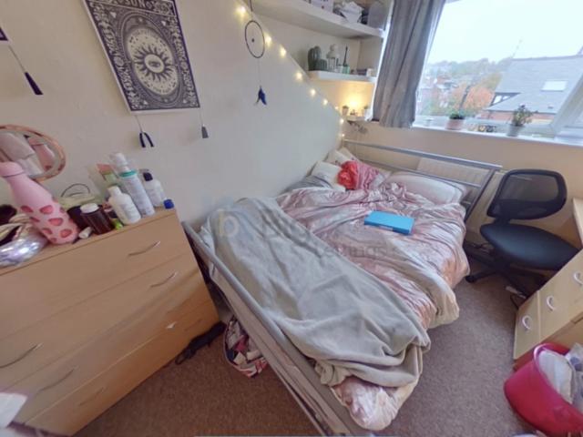Apartment at Brudenell Avenue, Leeds