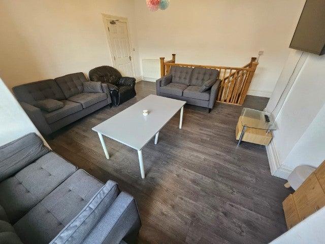 Apartment at Brudenell Avenue, Leeds