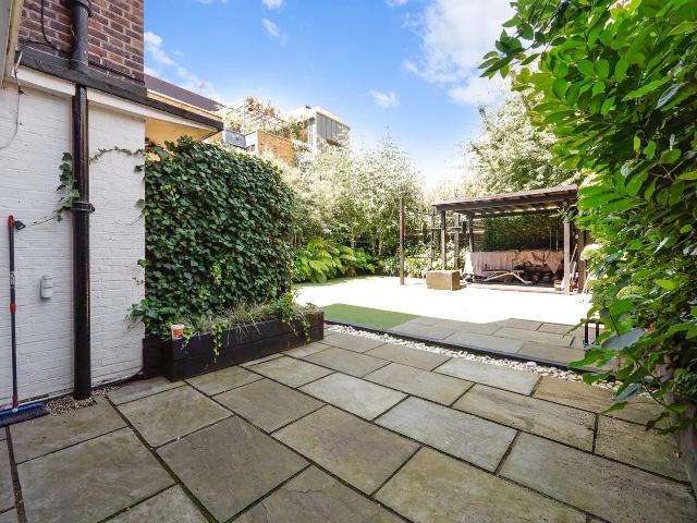 Apartment at Brunswick Place, Greater London