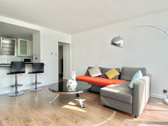 Apartment at Brunswick Square, Greater London