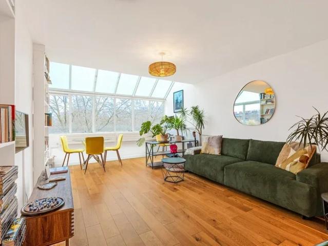 Apartment at Brunswick Square, Greater London