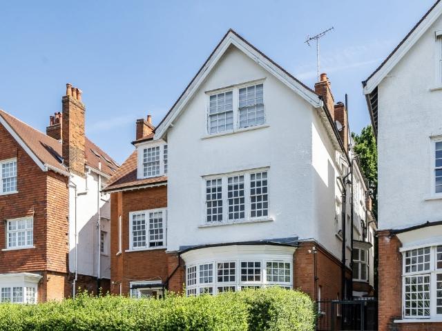 Apartment at Bracknell Gardens, Greater London