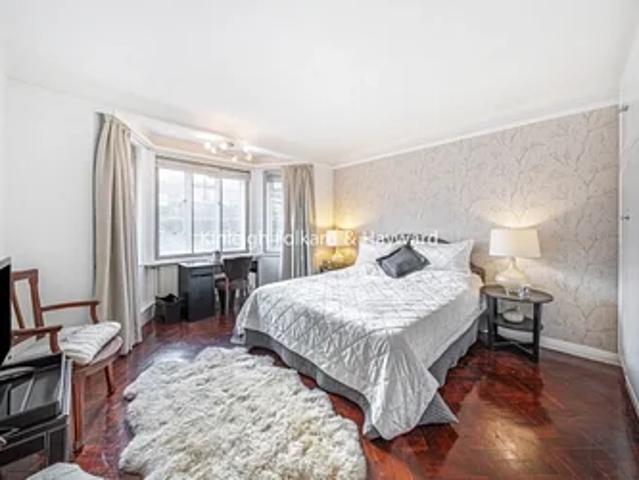 Apartment at Bracknell Gate, Greater London