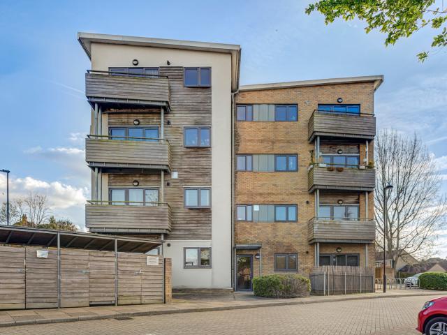 Apartment at Bramhope Lane, Greater London