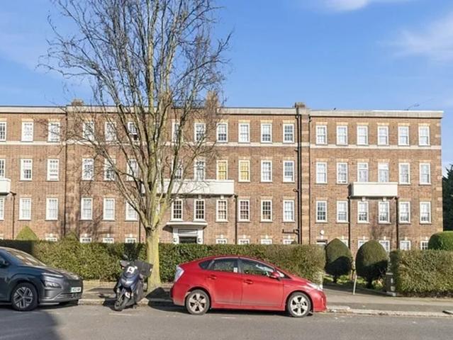Apartment at Brampton Grove, Greater London