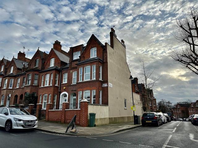 Apartment at Bramshill Gardens, Greater London