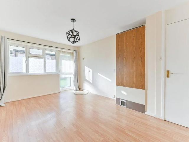 Apartment at Bredhurst Close, Greater London