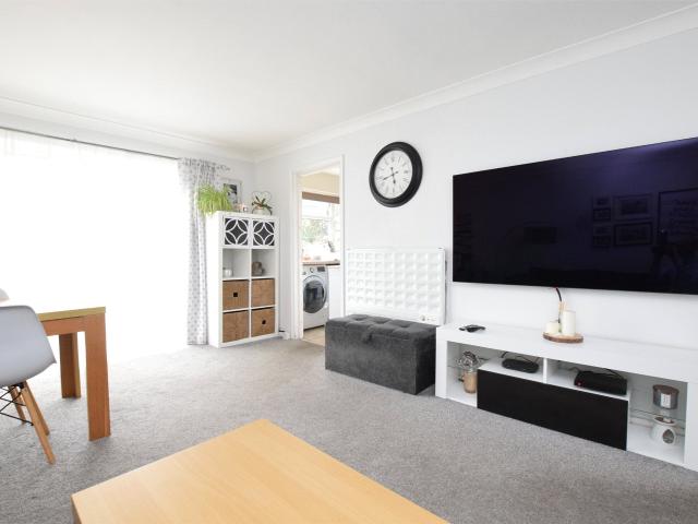 Apartment at Brentwood Road, Greater London