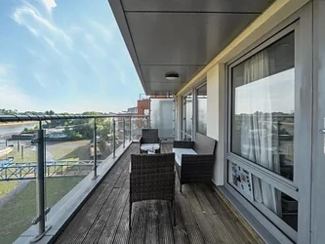 Apartment at Brentford High Street, London
