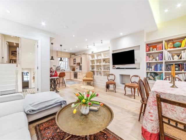 Apartment at Brewster Gardens, Greater London