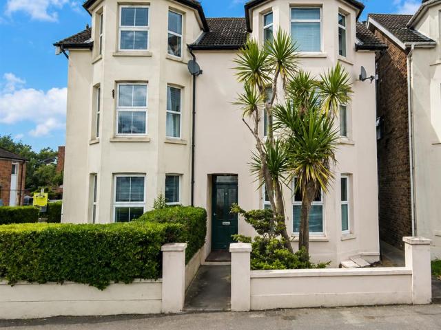 Apartment at Brighton Road, Horsham