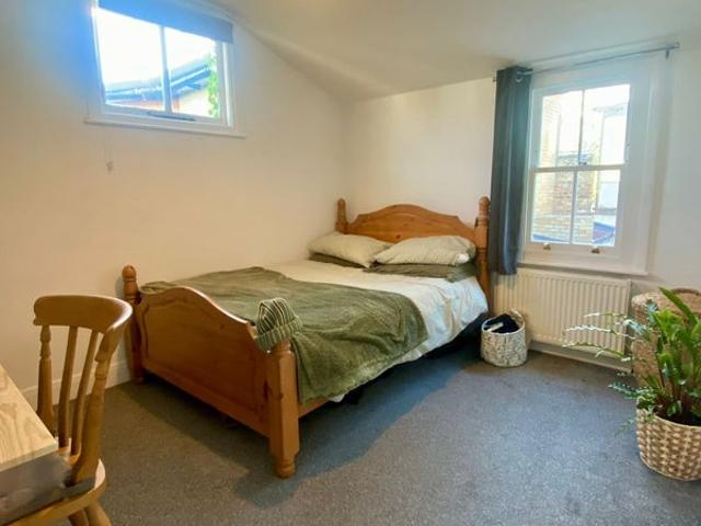 Apartment at Brightwell Crescent, Greater London