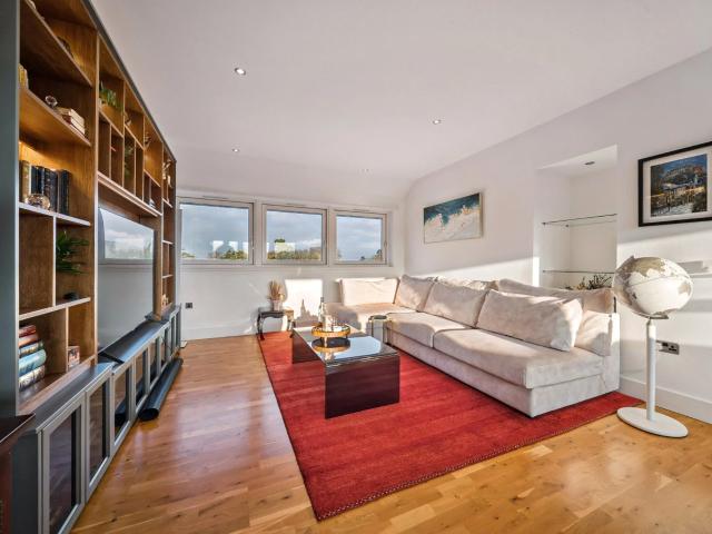 Apartment at Brighouse Park Cross, City of Edinburgh