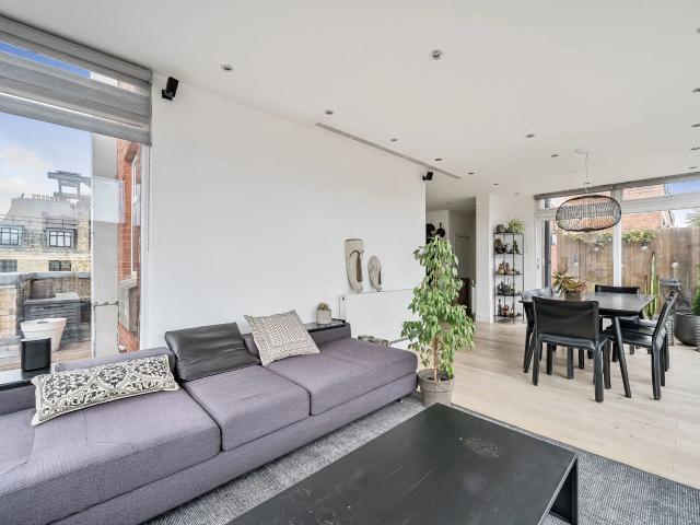 Apartment at Bridford Mews, City of Westminster