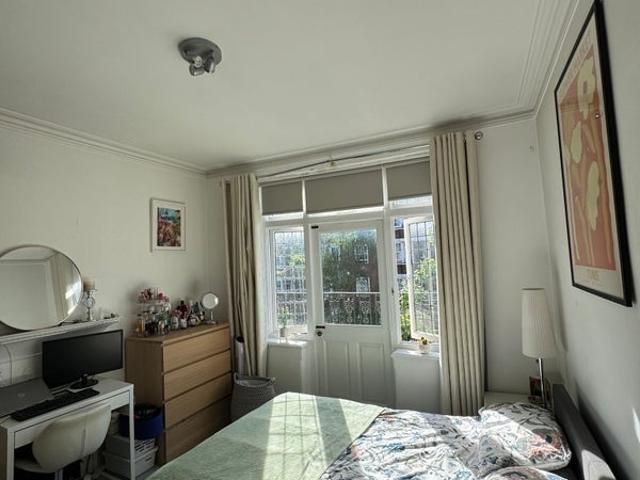 Apartment at Bridge Avenue, Greater London
