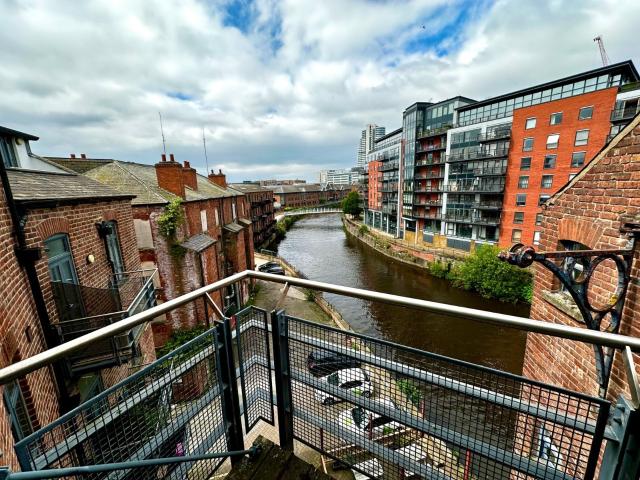 Apartment at Bridge End, Leeds