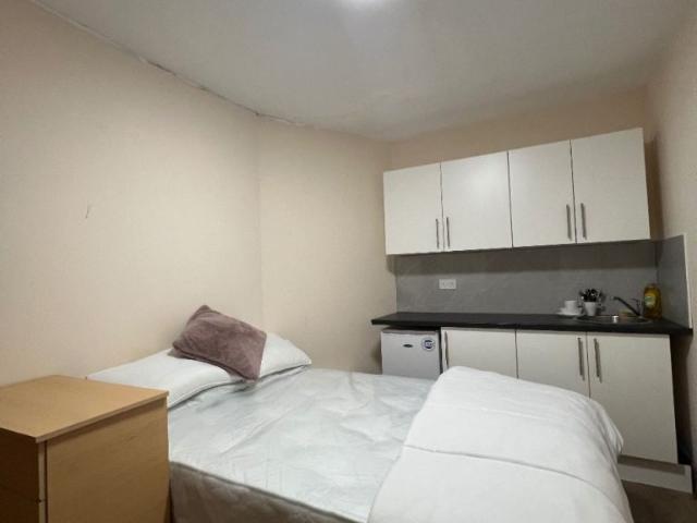 Apartment at Bridge Lane, Greater London