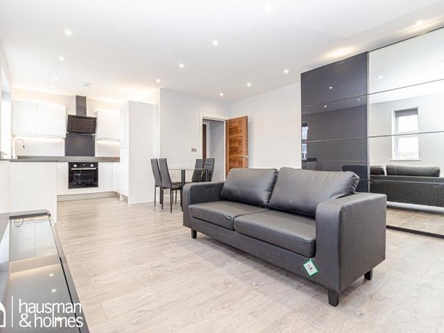 Apartment at Bridge Lane, Greater London