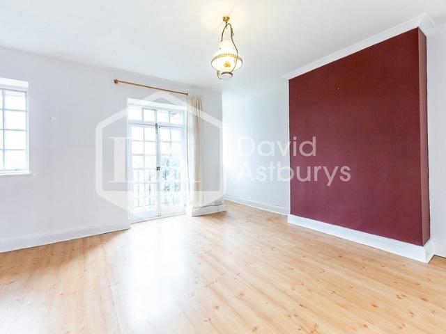 Apartment at Bridge Lane, Greater London