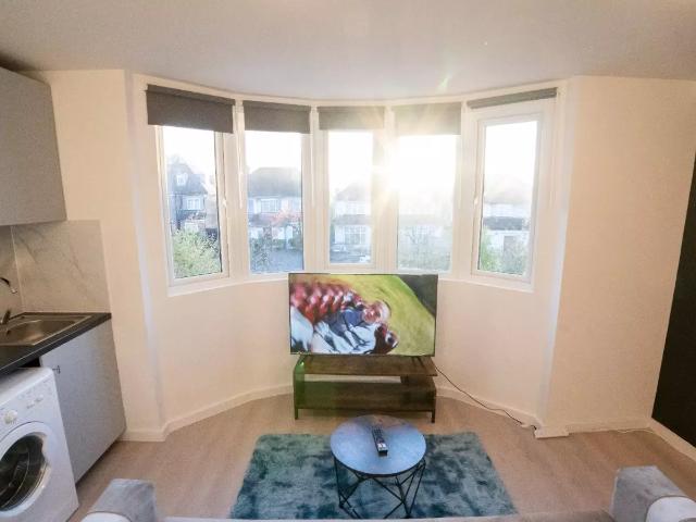 Apartment at Bridge Lane, Greater London