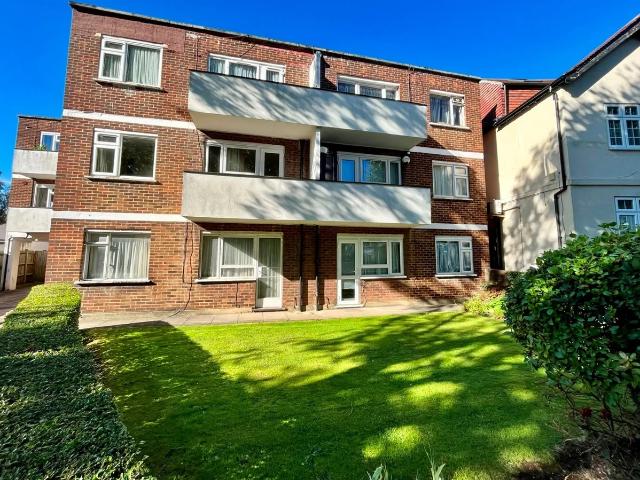Apartment at Bridge Lane, Greater London
