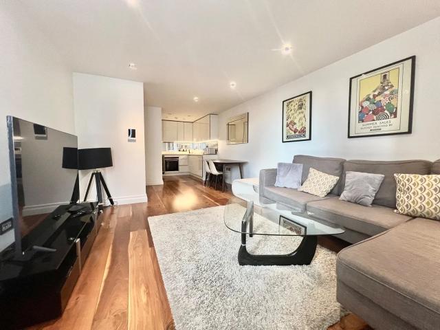 Apartment at Bridge Place, City of Westminster