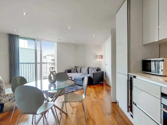 Apartment at Bridge Place, City of Westminster