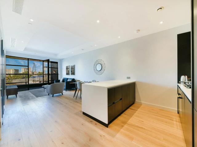 Apartment at Bridge Vista Walk, Greater London