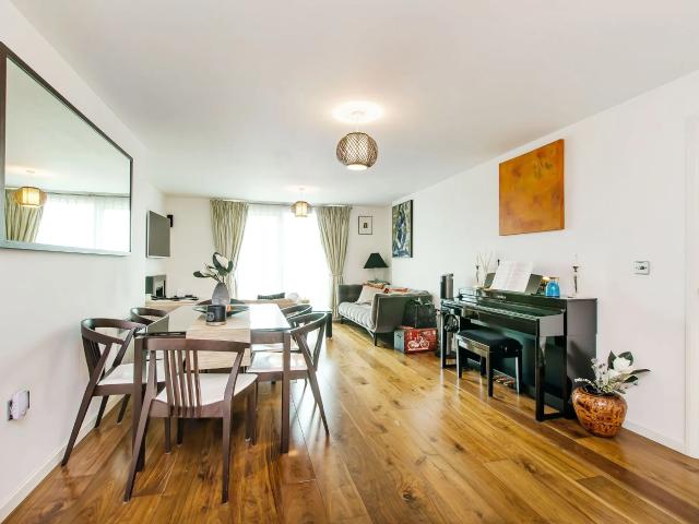Apartment at Bridgefoot, Greater London