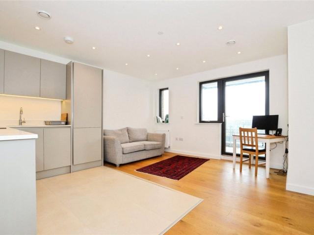 Apartment at Bridgehill Close, Greater London