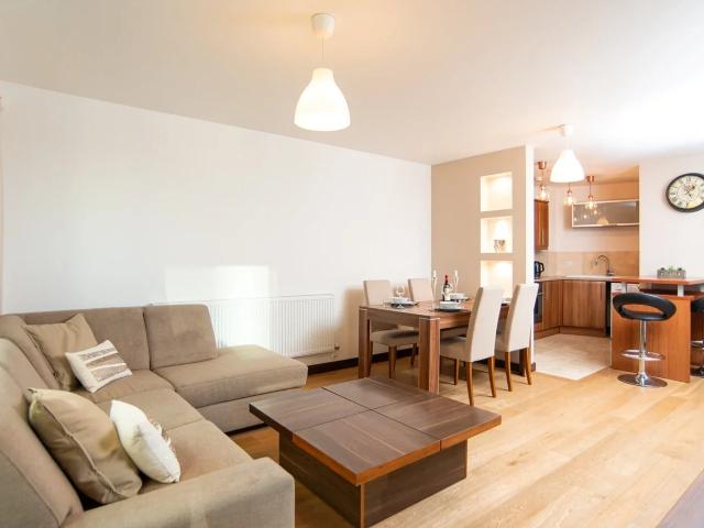 Apartment at Bridges Court, Greater London