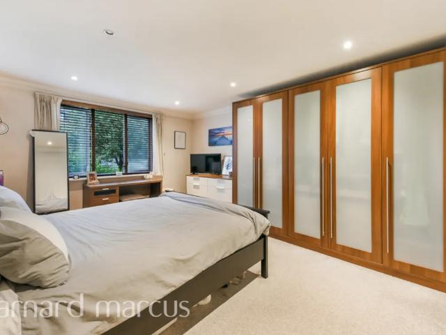 Apartment at Bridges Court, Greater London