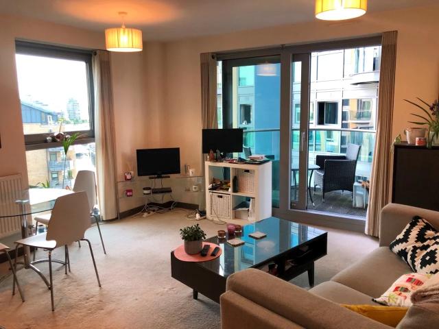 Apartment at Bridges Court, Greater London