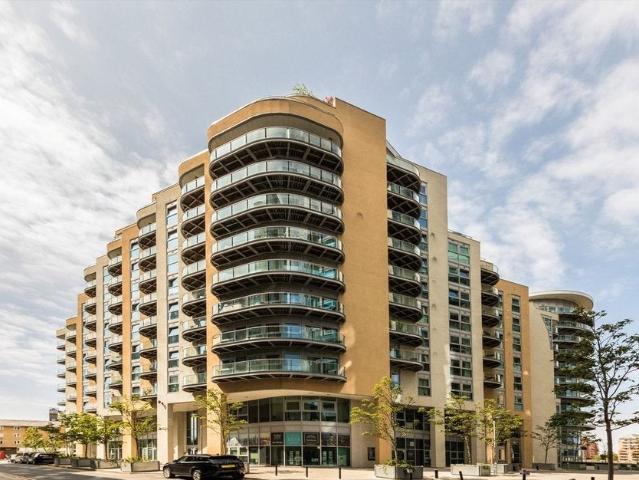 Apartment at Bridges Court, Greater London