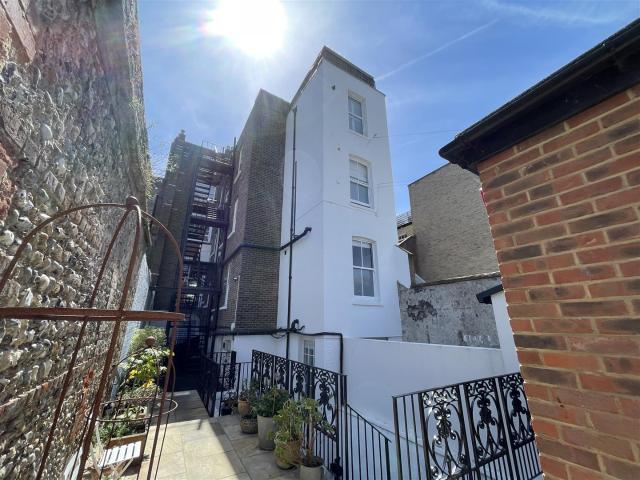 Apartment at Bristol Gardens, Brighton
