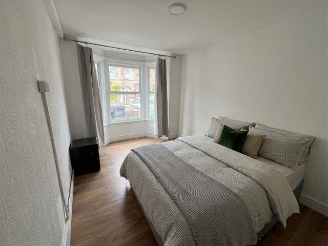 Apartment at Bristow Road, Greater London