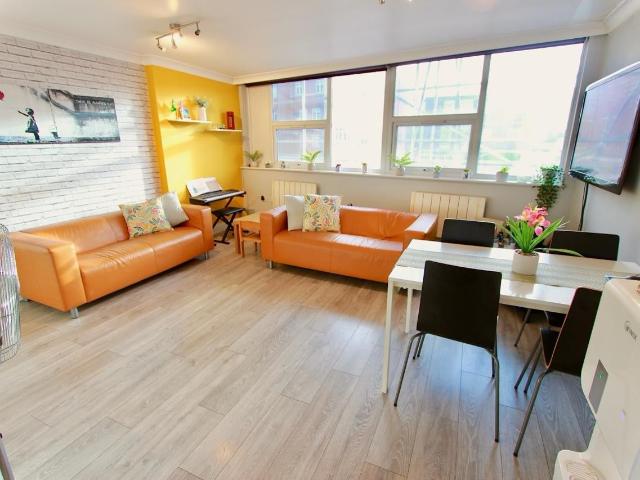 Apartment at Britannia Road, Greater London
