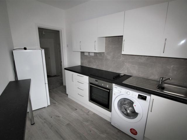 Apartment at Brockenhurst Gardens, Greater London