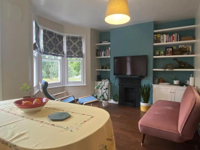 Apartment at Broad Lane, Greater London